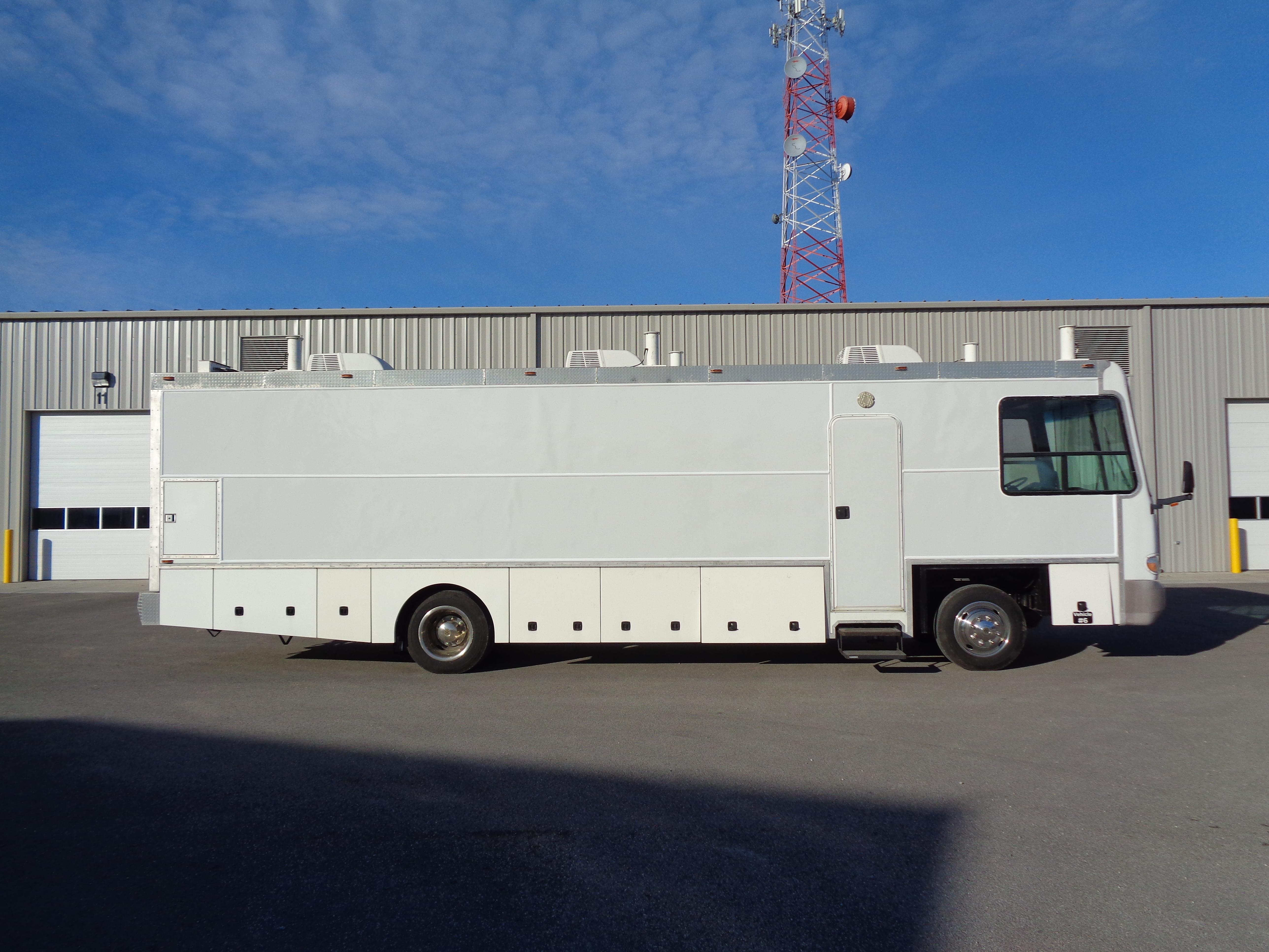 MobileTestingClinic.com - 1999 MOBILE COMMAND CENTER FOR SALE